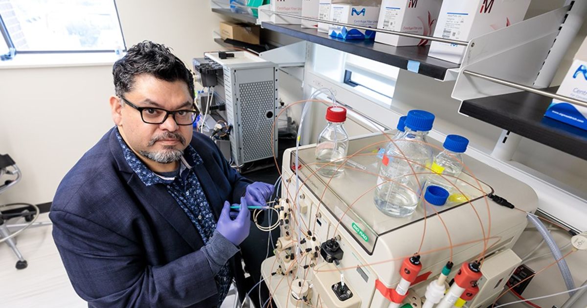 Juan Mendoza named Howard Hughes Medical Institute Freeman Hrabowski ...